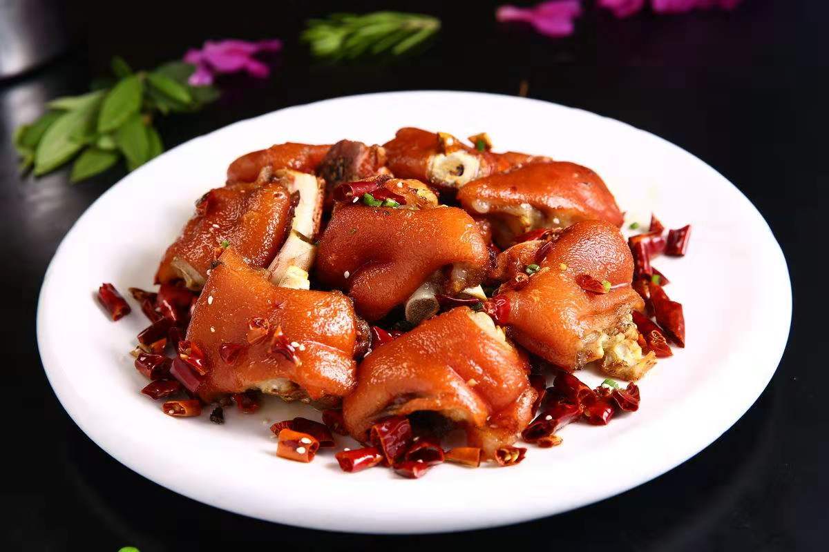 Teach you the secret method of pig trotters, it is so delicious and ...