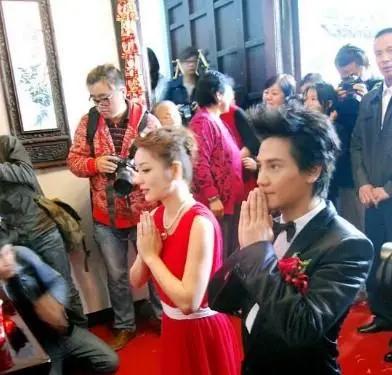 She low-key married Hong Kong tycoon Ding Zijun, was spoiled as a little princess after marriage ...