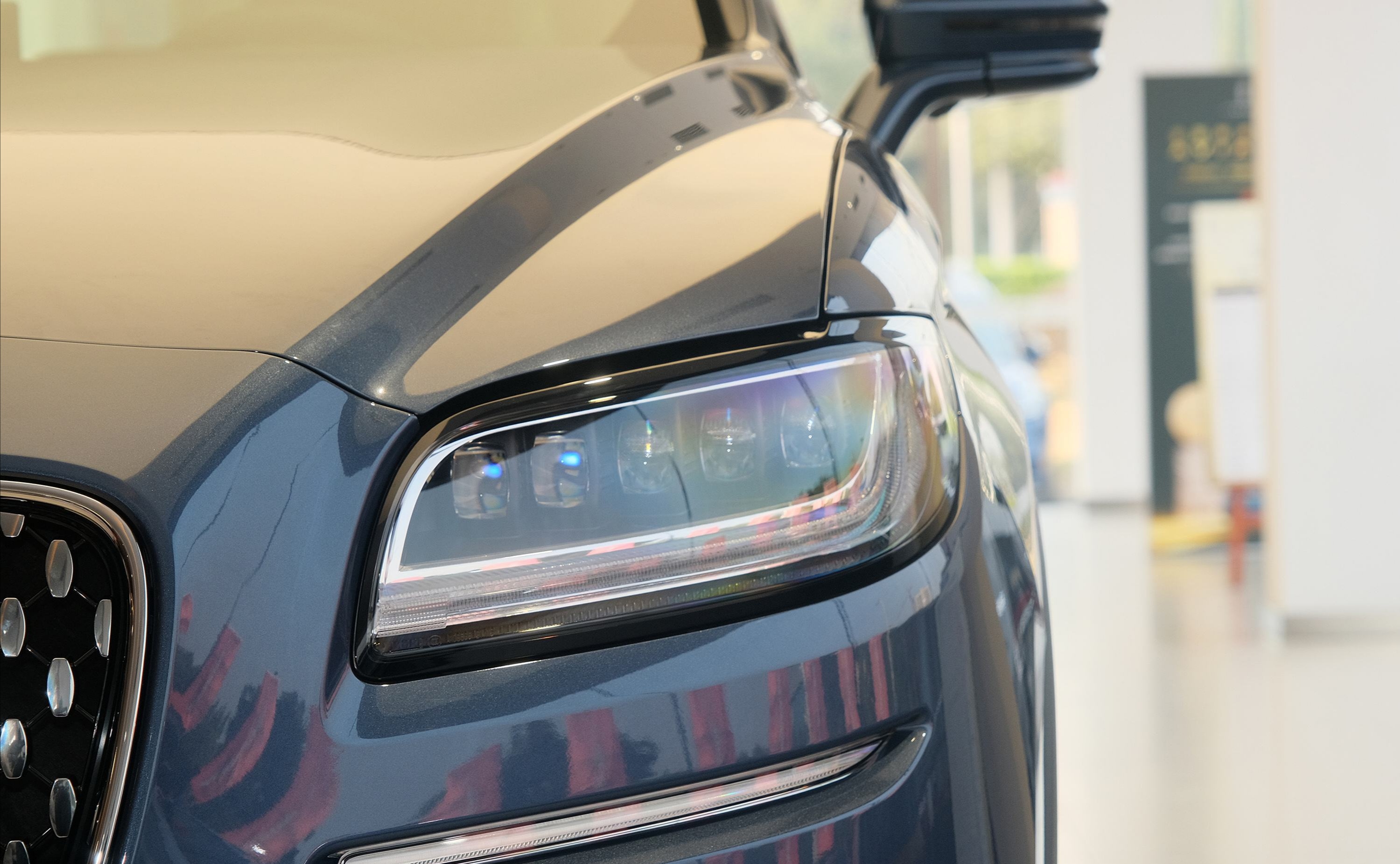 The new Presidential Edition of Lincoln Voyager, with a diamond blue ...