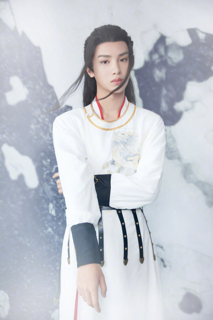 When 30-year-old Xiao Zhan and 19-year-old Huang Minghao wore ancient ...