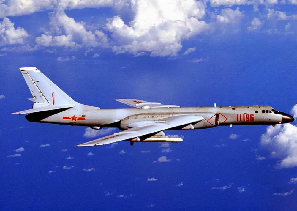 Sino-Russian air joint strategic patrol: dispatched two 8-pylon H-6s ...