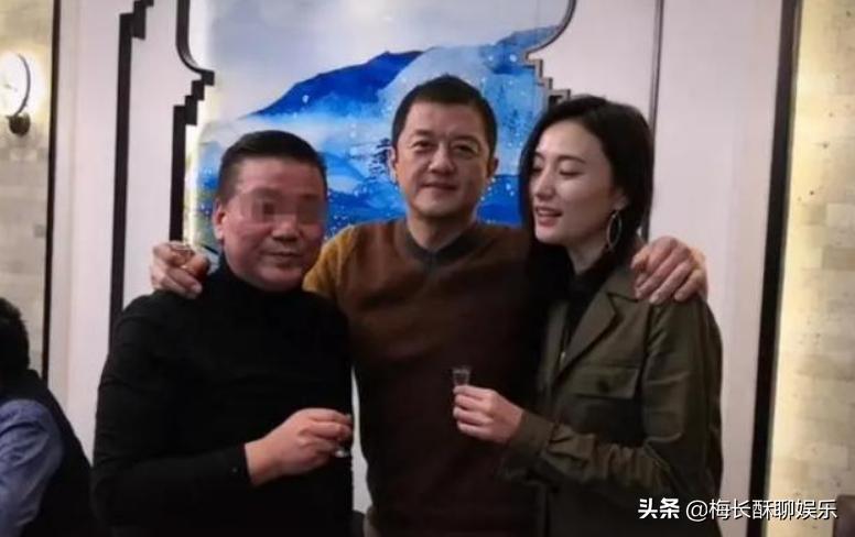 Li Yapeng and his 19-year-old girlfriend showed up at the airport ...
