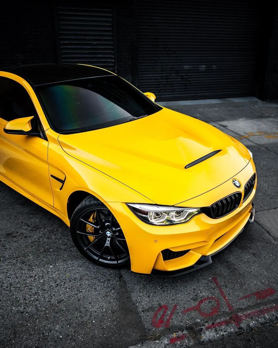 BMW BMW M4 CS yellow temptation - iNEWS