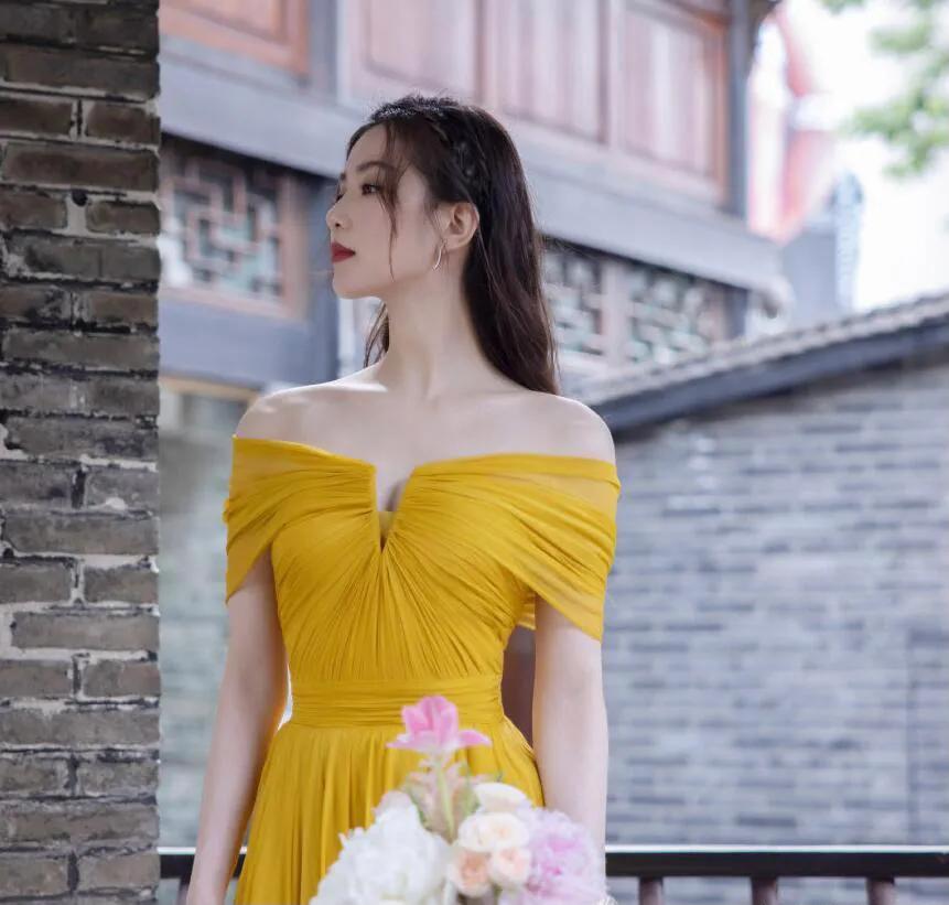 Liu Shishi endorses Weishang miscellaneous brand shampoo, Ma Yili milk ...