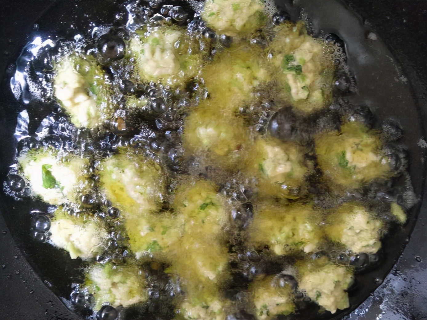 Eat radishes when it's cold in winter, deep-fried into crispy radish ...