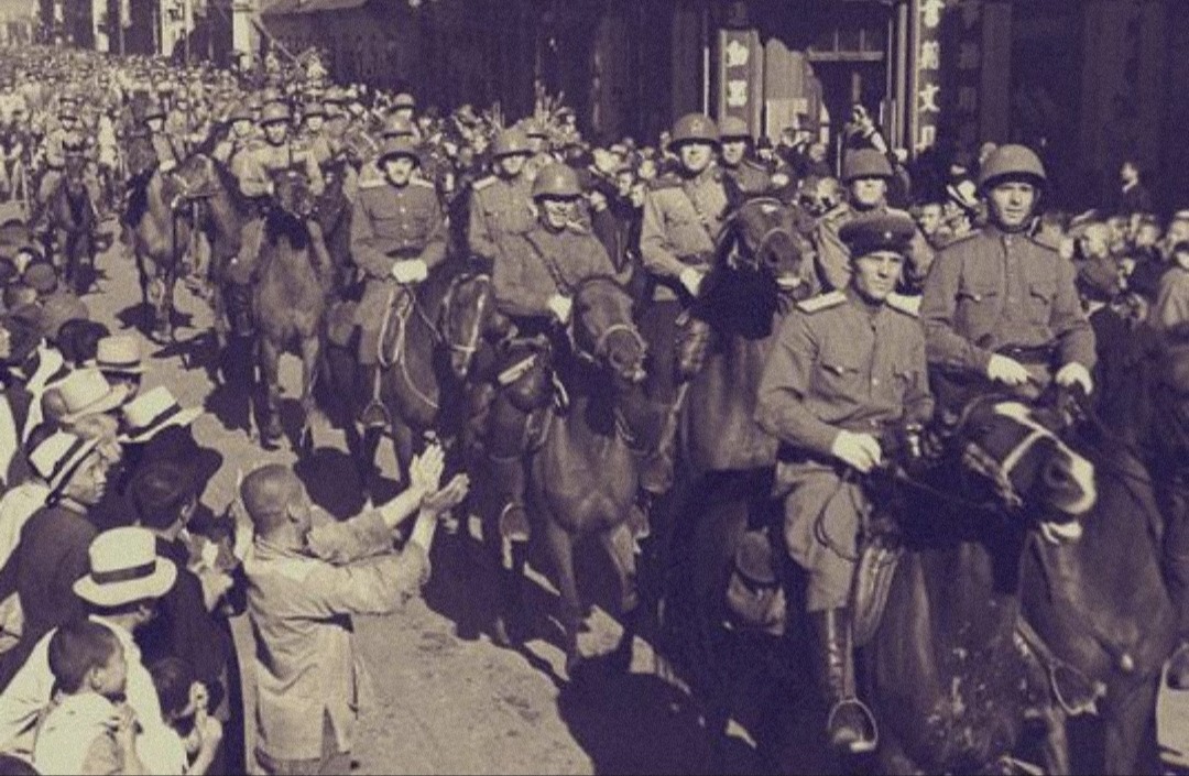 In 1935, Mongolian Prime Minister Gendeng slapped Stalin and smashed ...