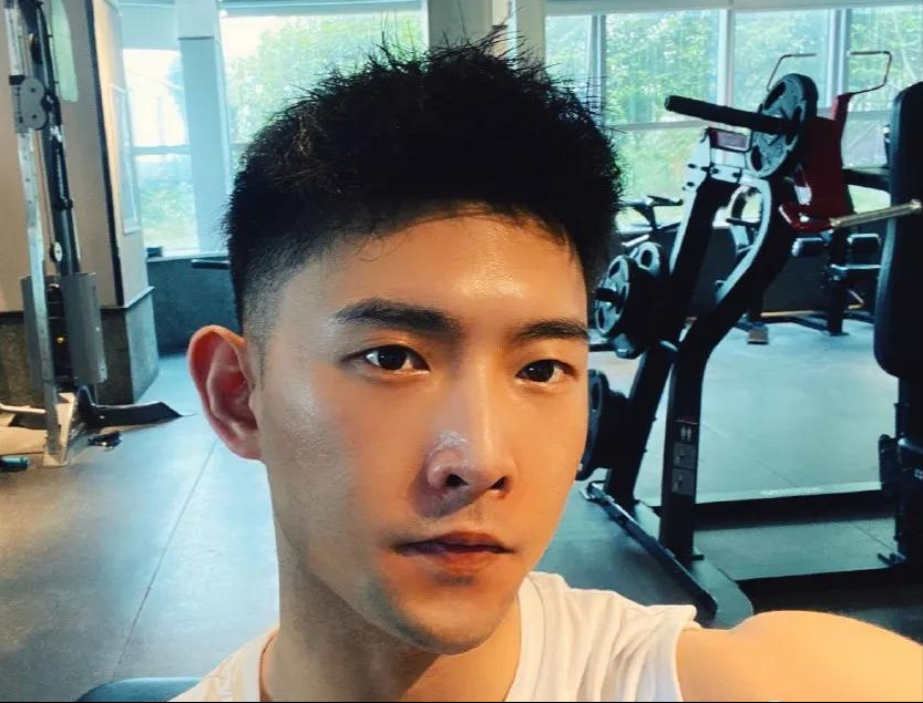 Zhengtai face and diamond body, this muscular boy with chest hair is ...