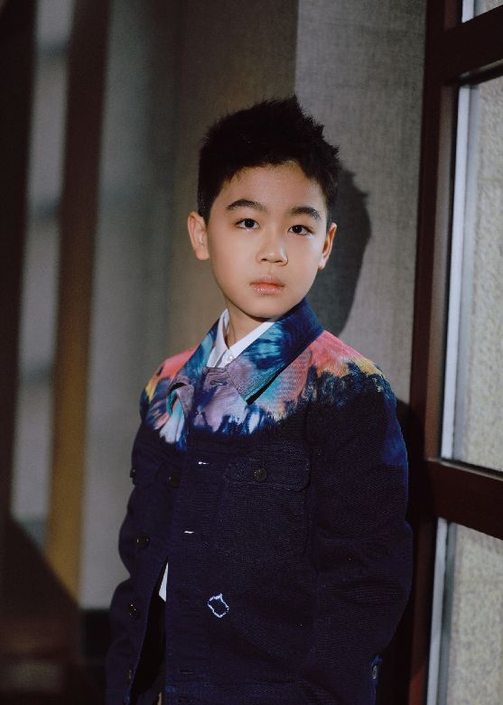 The crying scene infects the director and only used two scenes to ...