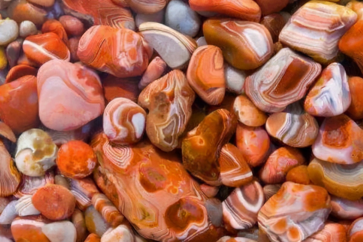 Mysterious and beautiful agate lake - iNEWS