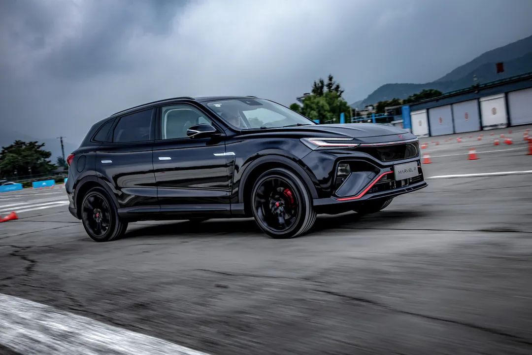 So courageous, SAIC MARVEL R calls itself the "king of automatic ...