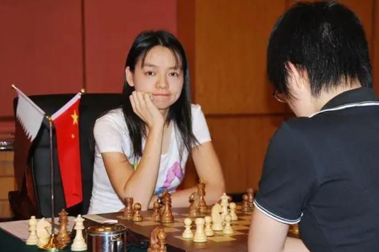 Twenty-one years ago, the talented female chess player of Tsinghua ...