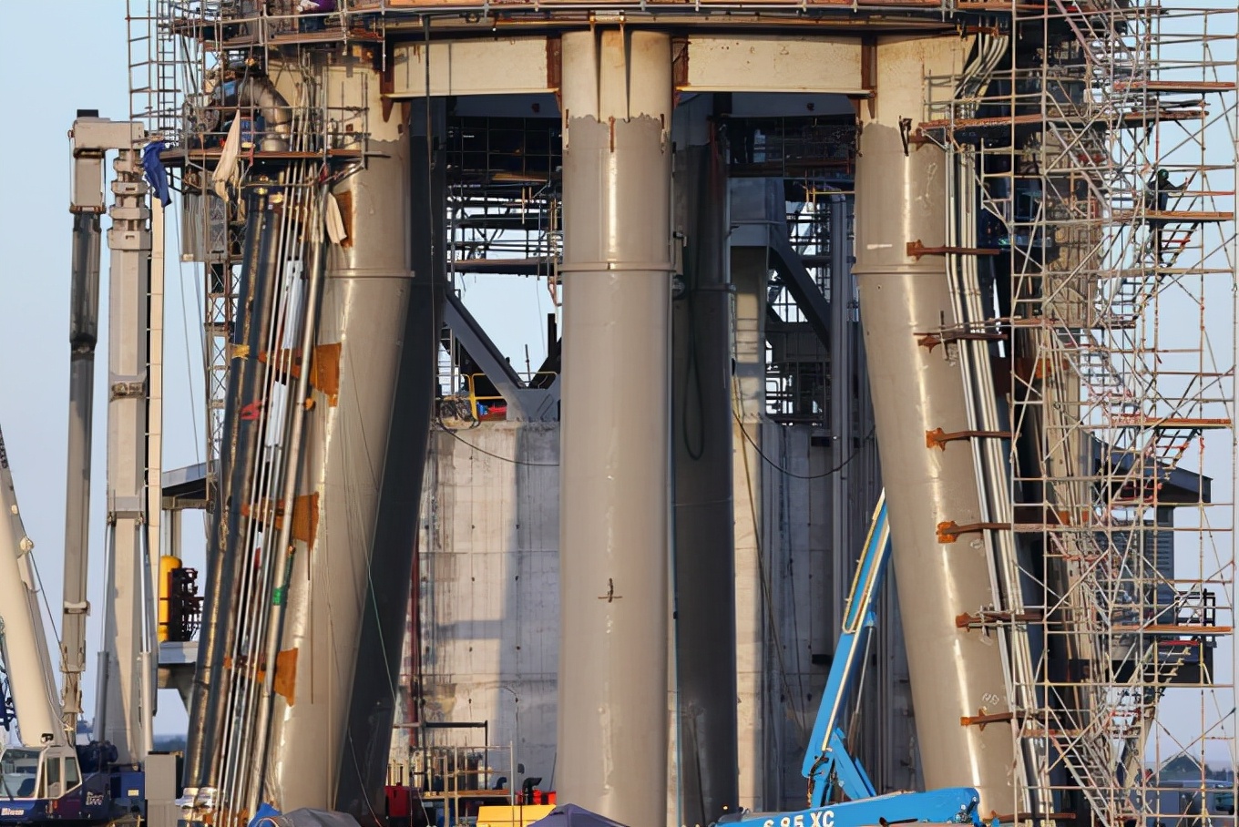 The picture shows the SpaceX starship SN21 under construction - iNEWS