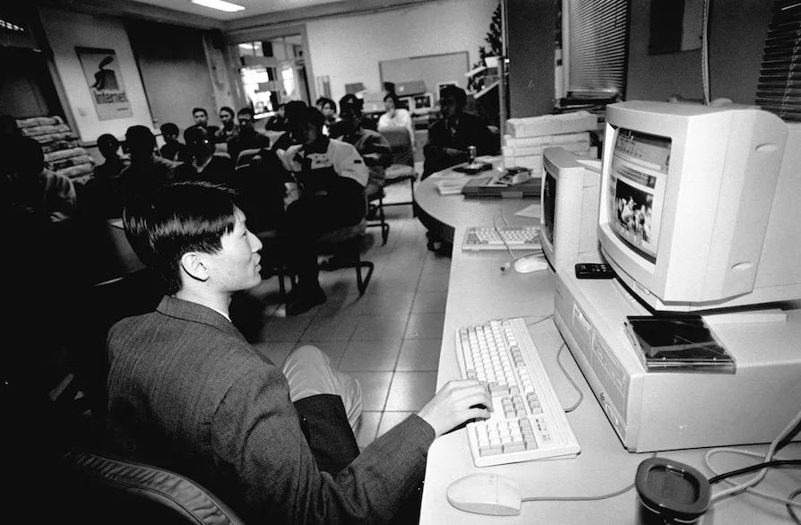 A brief history of "retirement" of the first generation of Internet ...