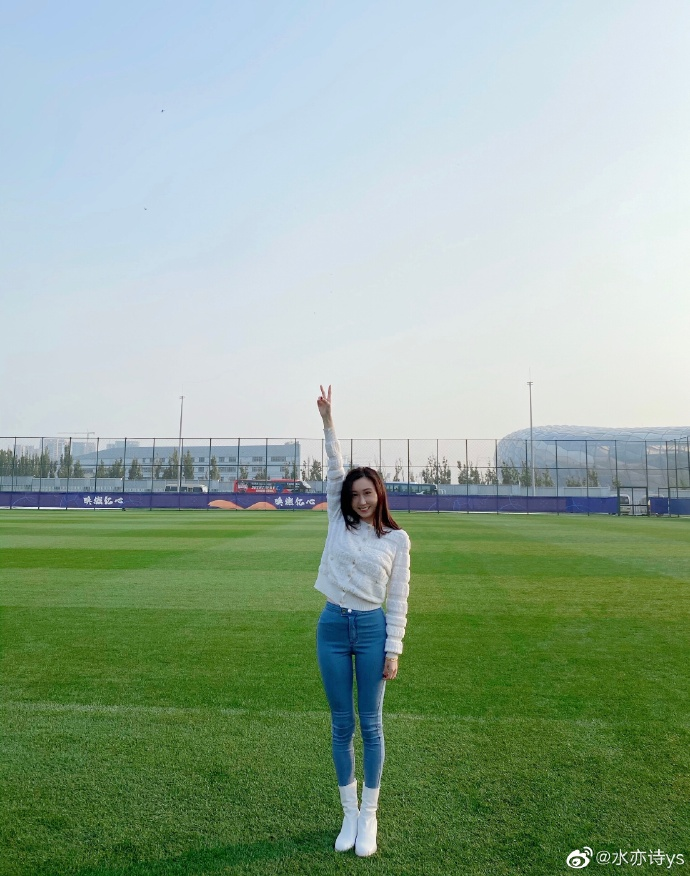 CCTV's eldest daughter Shui Junyi exposed in recent photos, white and ...