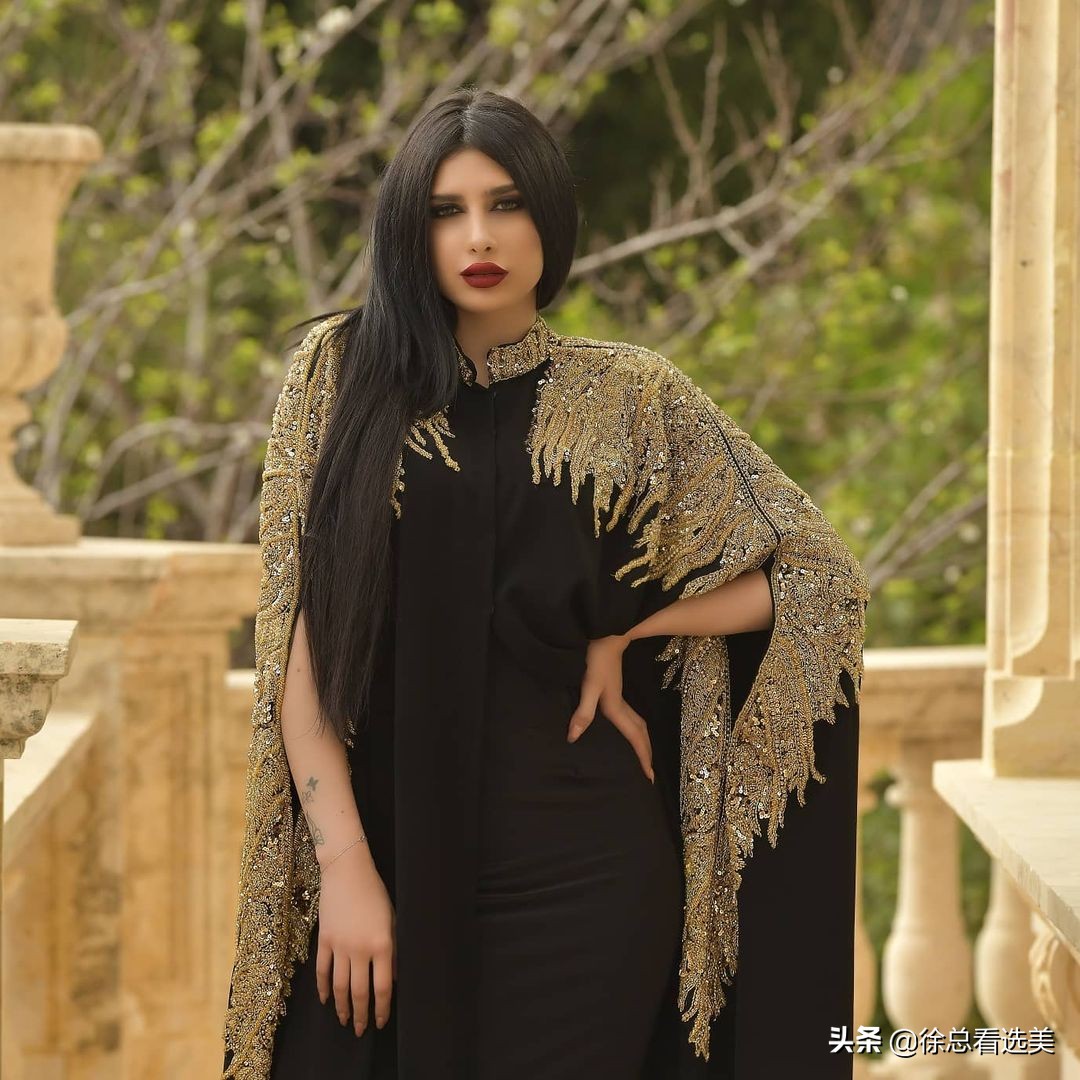 Miss Syria regards the beauty pageant crown as if there is nothing in ...