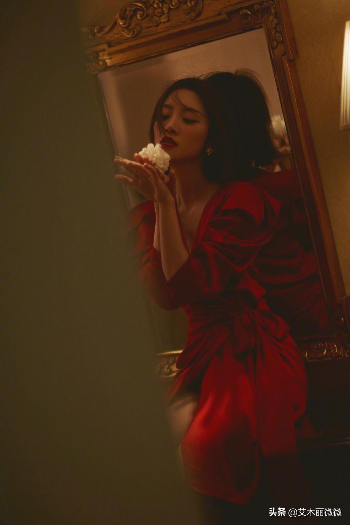 Tang Yixin is also feminine after she became a mother. She wore a red ...