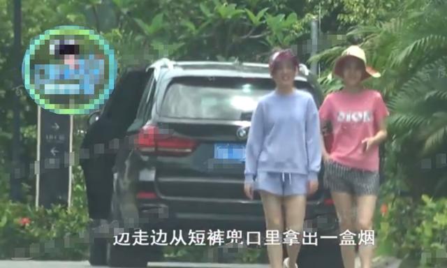 Angelababy was photographed smoking with a friend, her posture was ...