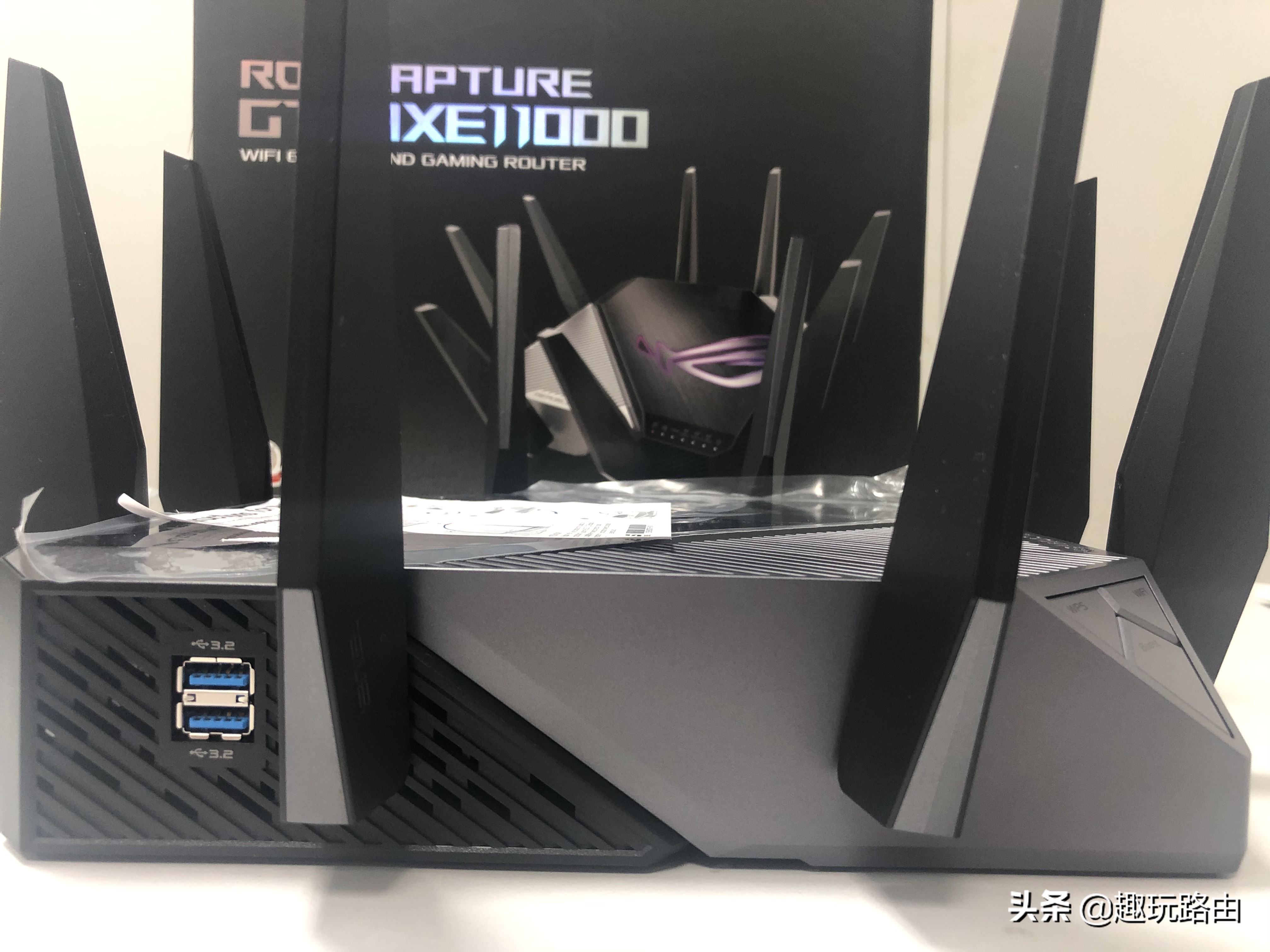 Asus first flagship WiFi 6E router GT-AXE11000 out of the box - iMedia