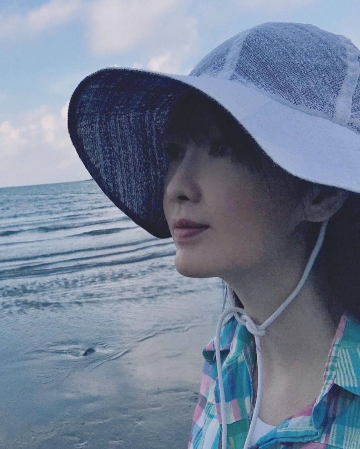 53-year-old Zhou Huimin takes a recent photo like a 20-year-old girl, 6 ...