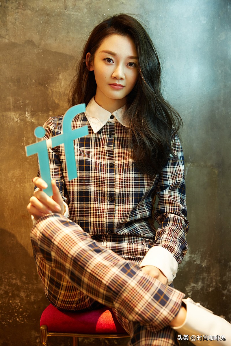 Miao Miao's fashion is really awesome, he doesn't show his feet when he ...