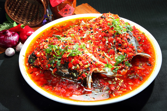 Hunan specialties: chopped pepper fish head - iNEWS