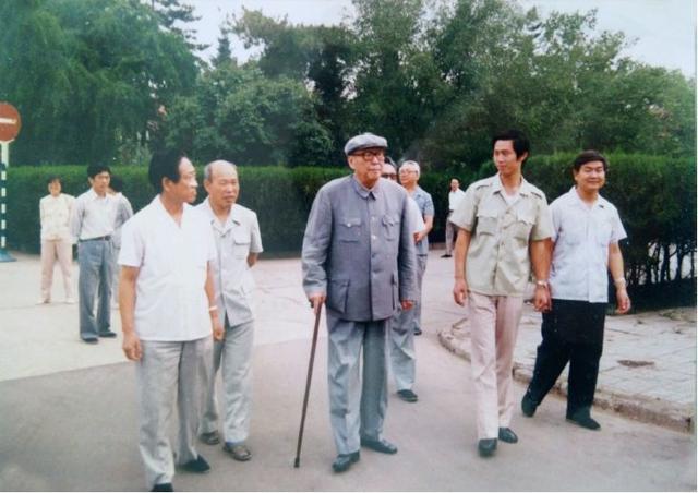 Ulanhu: Fired the first anti-Japanese shot in Inner Mongolia, was ...