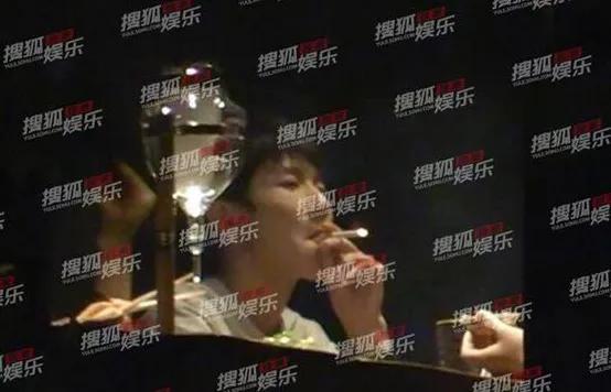 Smoking and shaking legs were criticized for collapse, Liu Yuning's ...