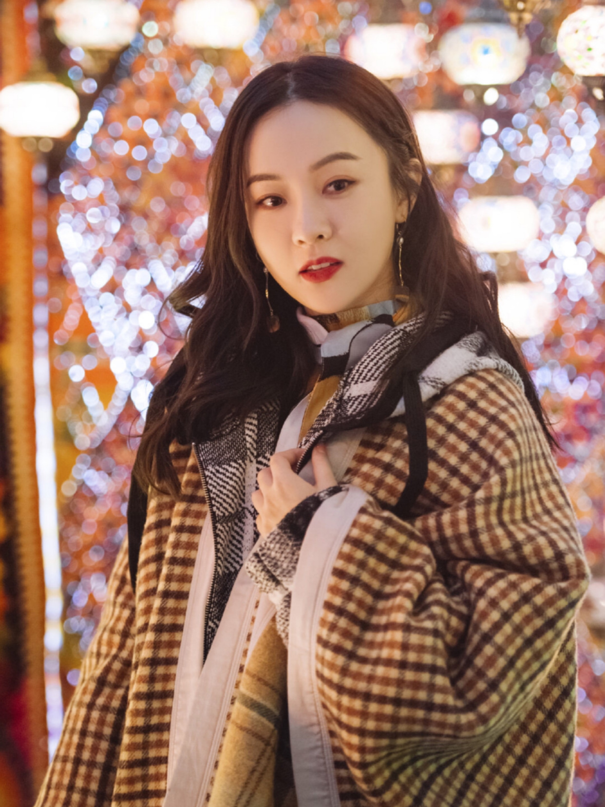 182cm Zhang Zilin and 166cm Huo Siyan, both in cloak style, the ...