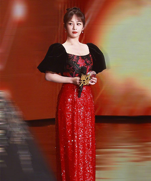Yang Zi, who is wearing different styles of red dress, is really a ...