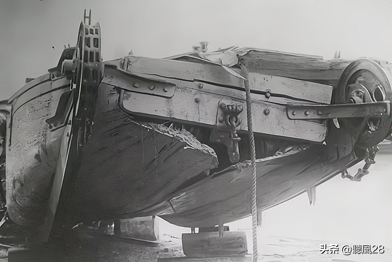 Torpedo boats that look like tanks, Italian Grillo torpedo boats of ...