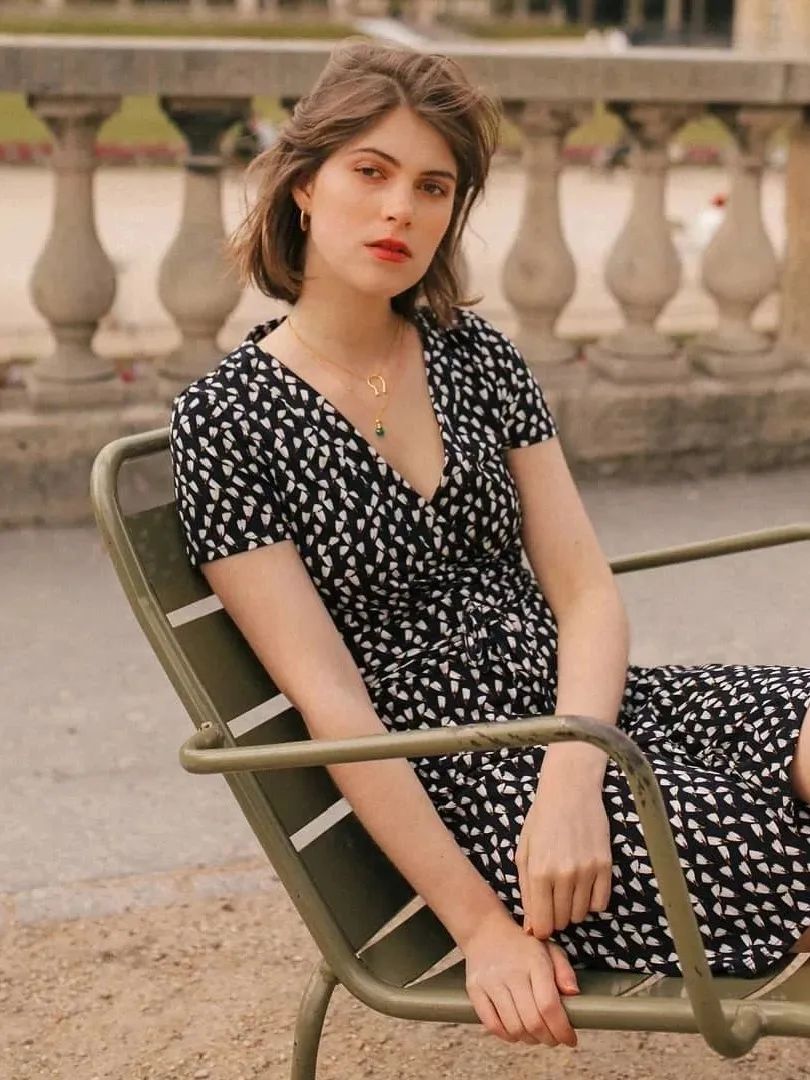 Big chest, wide shoulders and short neck. What to wear in summer? - iNEWS