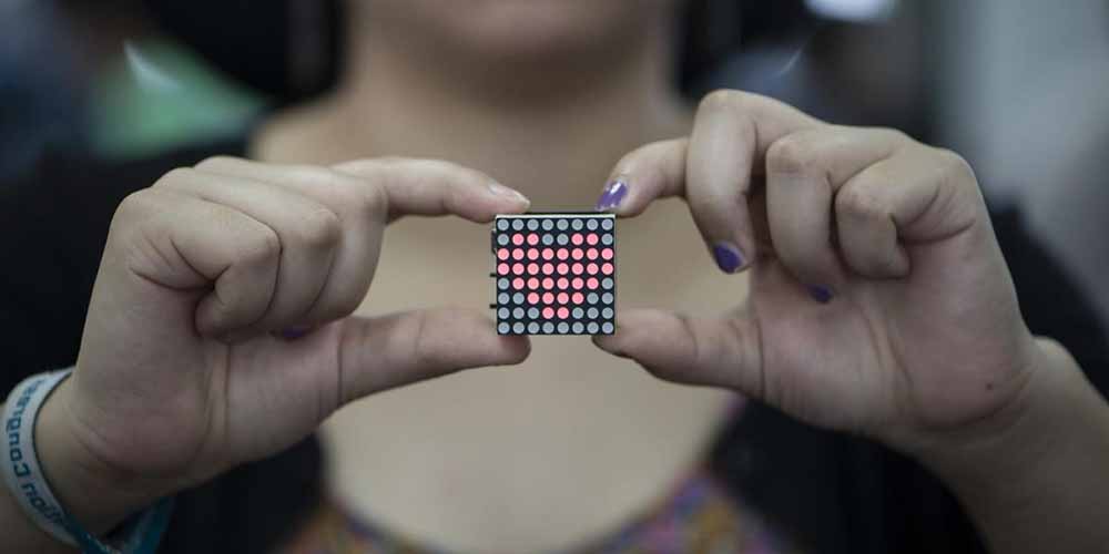 Take you in-depth understanding of TCL C12: How good is Mini LED? - iNEWS