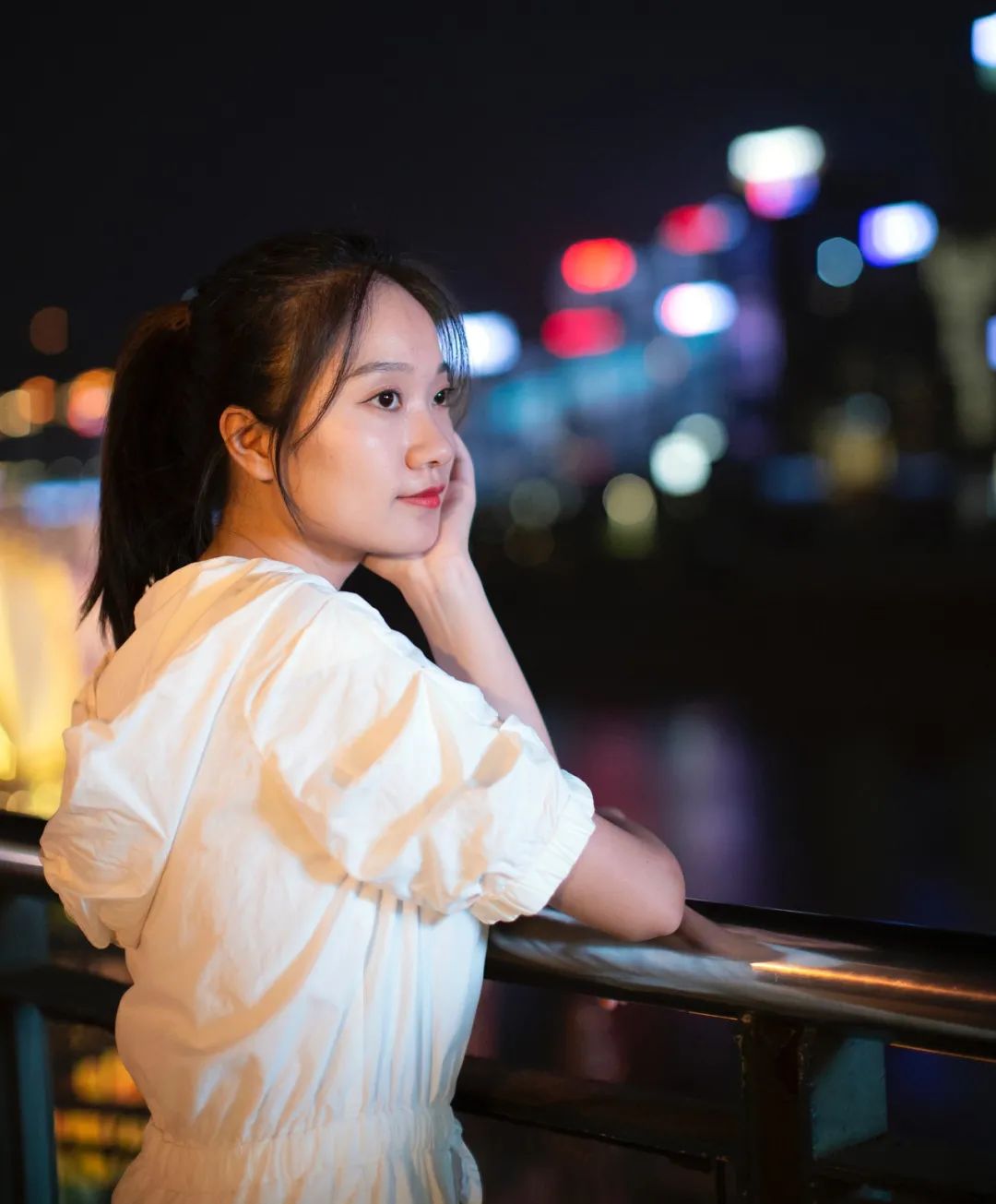 Use this fill light to shoot girls, absolutely!Super easy to use - iNEWS