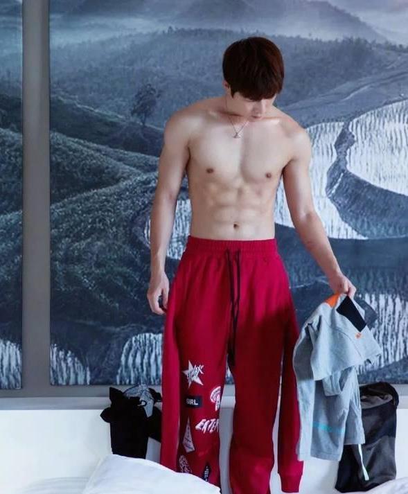 Chen Xuedong is "hidden deep", his eight-pack abdominal muscles are ...