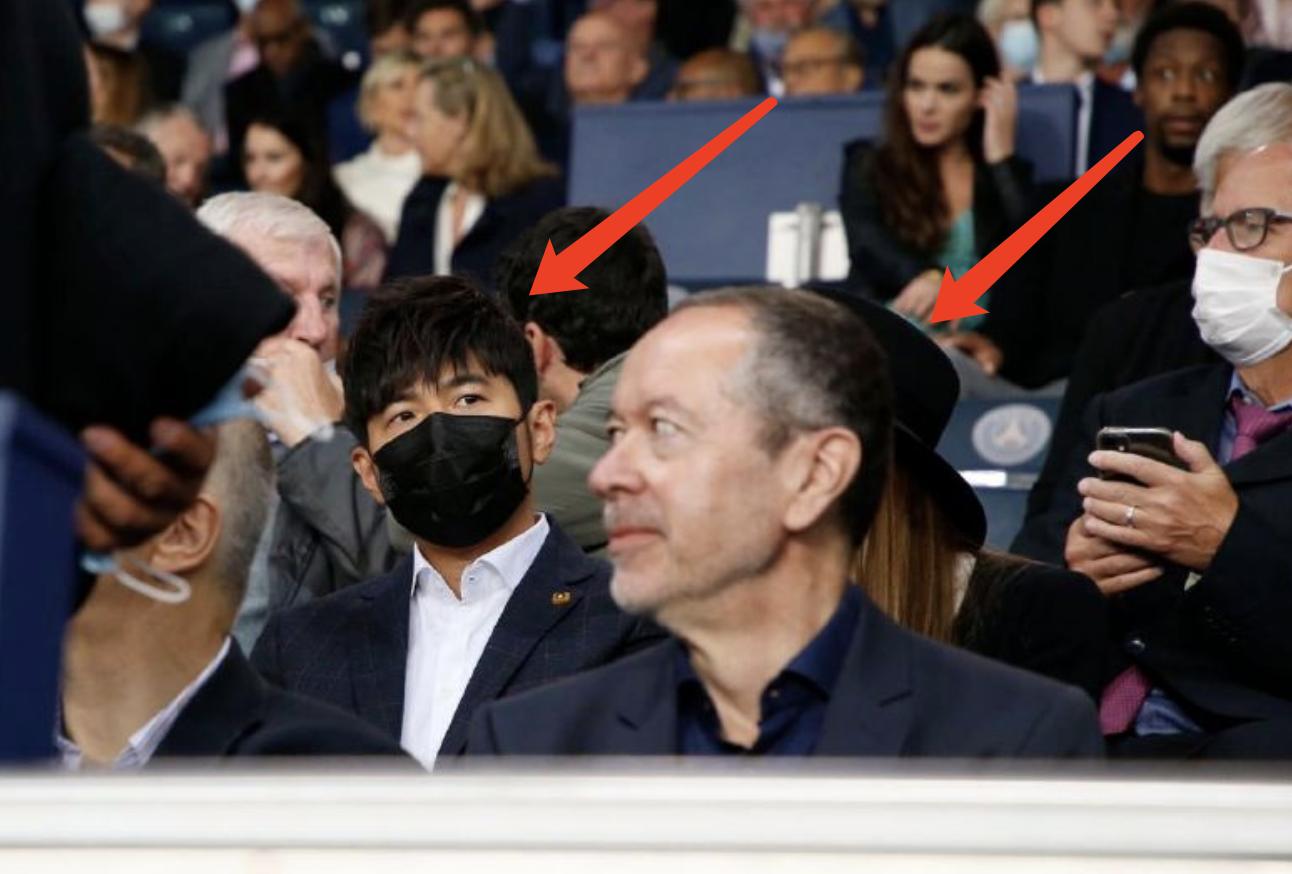 Jay Chou and Kun Ling watched the Messi match in Paris, before the game ...