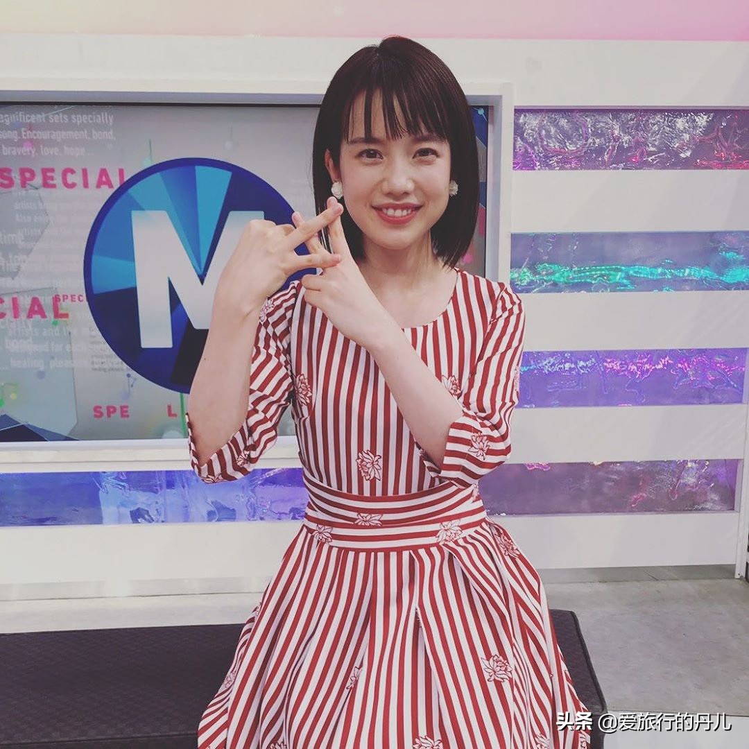 The most popular female anchor in Japan, the Japanese outfit is fresh ...