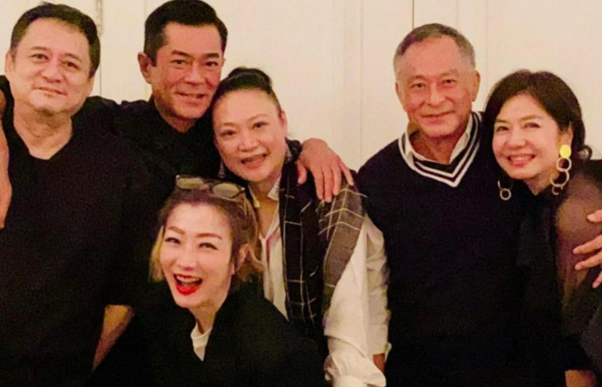 Sammi Cheng took a photo with Gu Tianle, Gu Tianle's face was blush ...