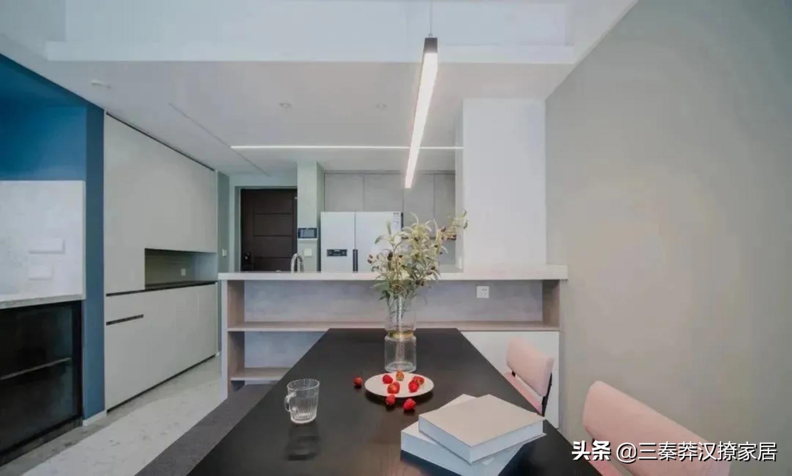 The two dressed up their new home of 99 square meters with a sense of ...