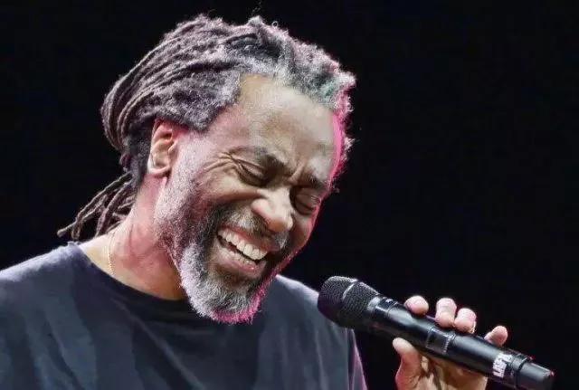 What is the experience of singing a band alone? - iNEWS