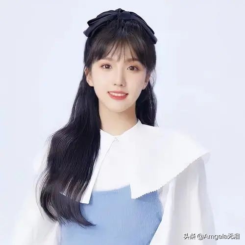 Wang Ziqi, Su Xiaotong, were photographed traveling to Disneyland with ...