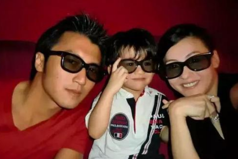 Zhang Bo Zhi three birth son's birth certificate is exposed! The father ...