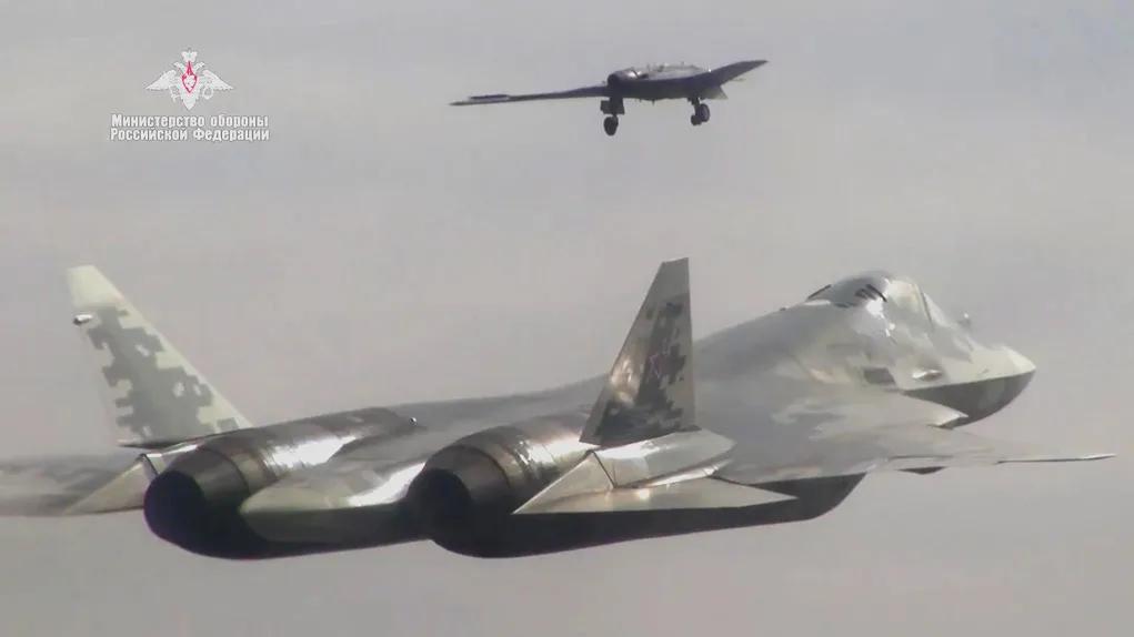 Russian Su-57 and "loyal wingman" coordinated training, how far is the ...