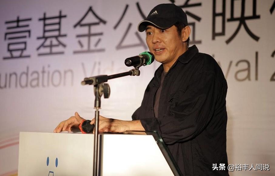 Jet Li appeared in Wutai Mountain to pray for blessings, sitting cross ...