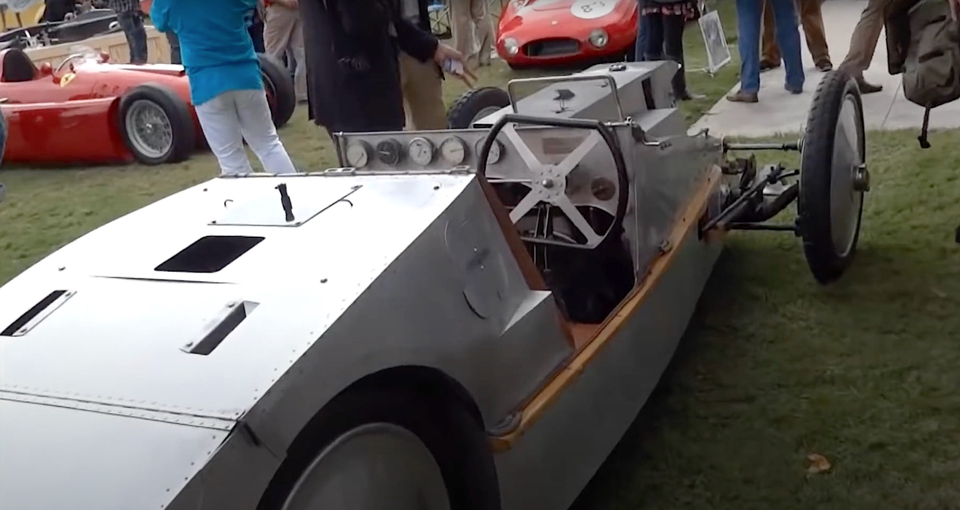 Car design trends: square or rectangular steering wheel, which one ...