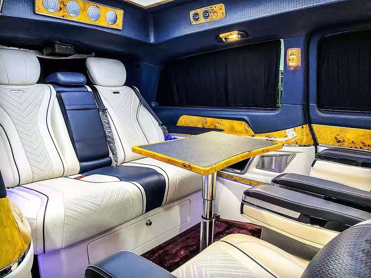 Mercedes-Benz V260L Interstellar 2.0T turbocharged engine equipped with a 7-speed automatic ...