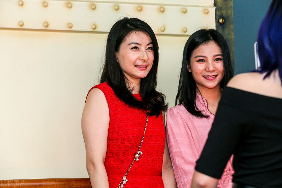 Guo Jingjing's daughter grew up with plastic surgery!More and more like ...