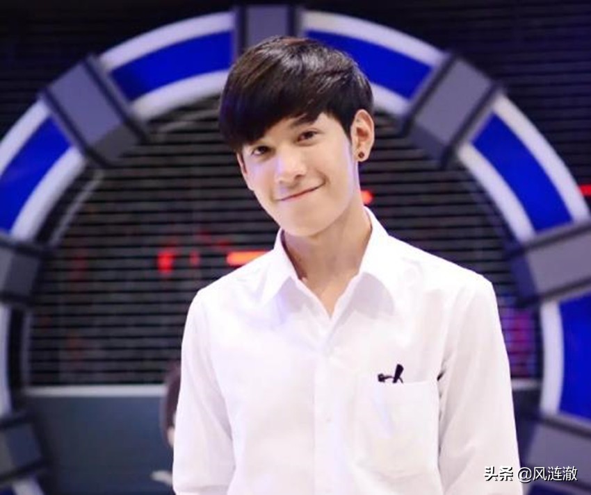 Thai popular star Singto becomes a monk and prays for his deceased ...