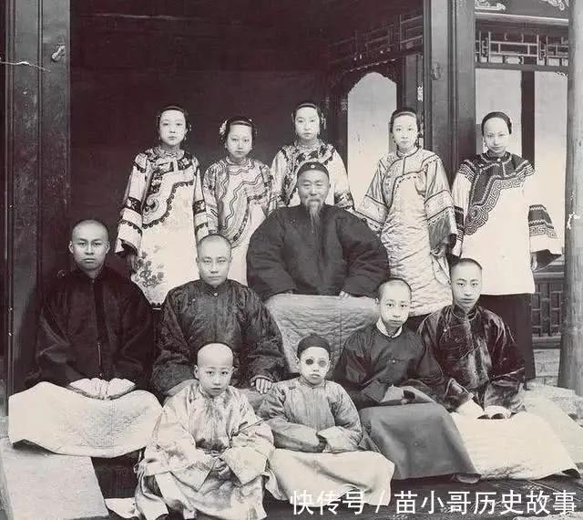 Family photo in late Qing Dynasty - iNEWS
