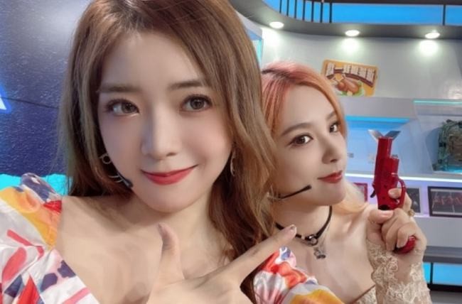 LPL female commentator Rita releases the single "Starting to Genting ...