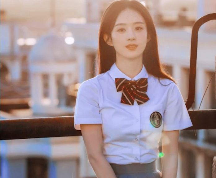 34-year-old mother, Zhao Liying in school uniform portrait photo - iNEWS